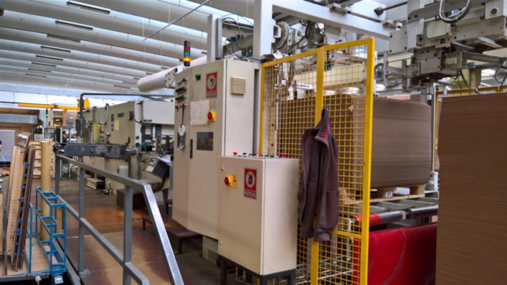 BOBST SPO 1600 // Flat bed die cutters-autoplatin // Corrugated paperboard machines ...